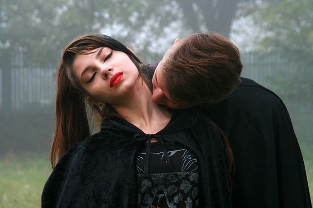 無表情になる人の心理！男性と女性の原因を徹底解説 | 特徴シラベルコちゃん